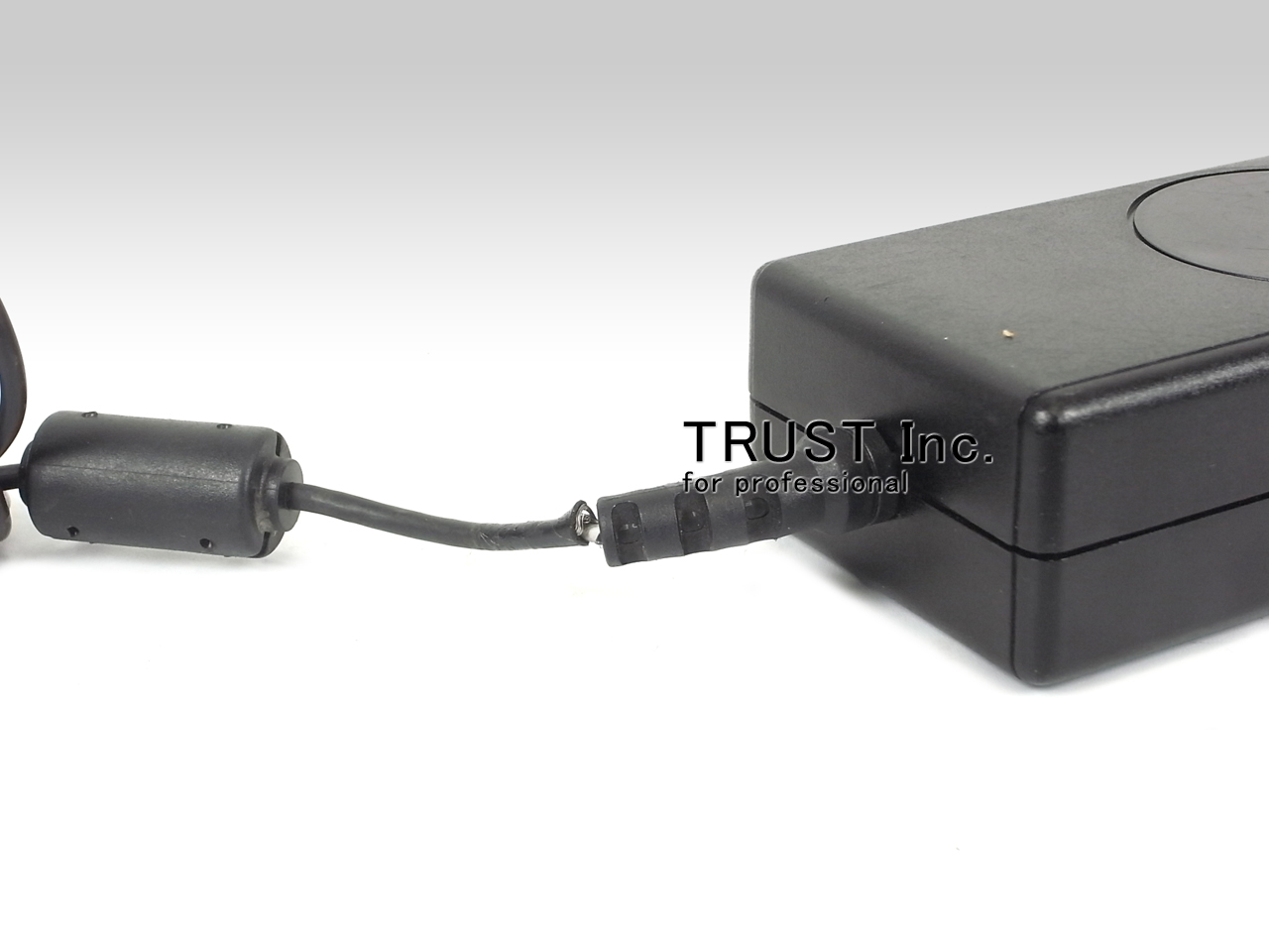 LMD-650 / LCD Monitor【中古放送用・業務用 映像機器・音響機器の店 - トラスト株式会社】